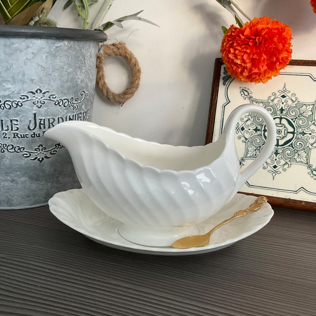 Elegant Wedgwood CANDLELIGHT Sauce Boat and Stand, Gravy Boat, White ...