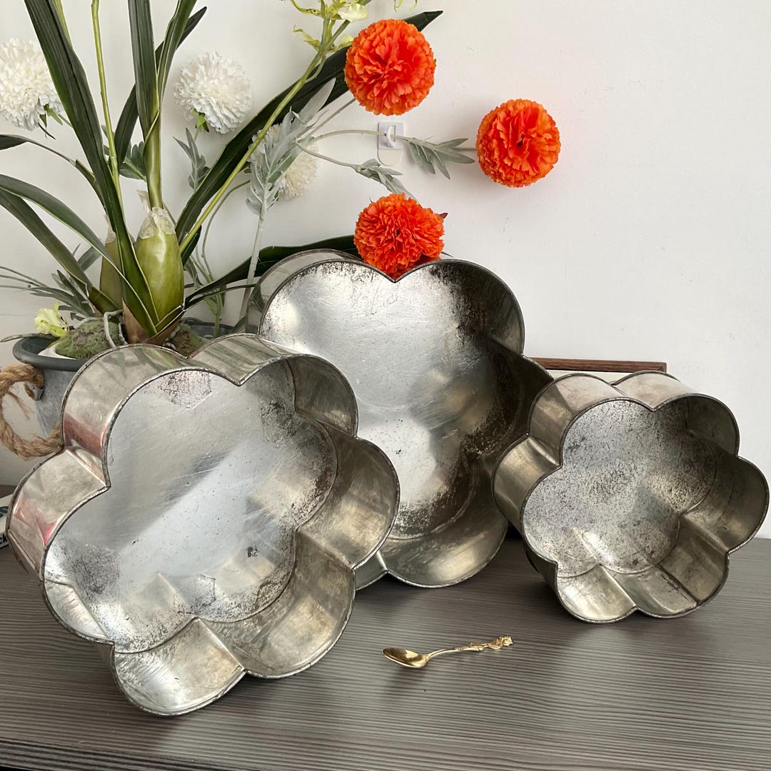 Flower Shaped Cake Tins, Set of 3 Graduating Petal Shape Baking Tins ...