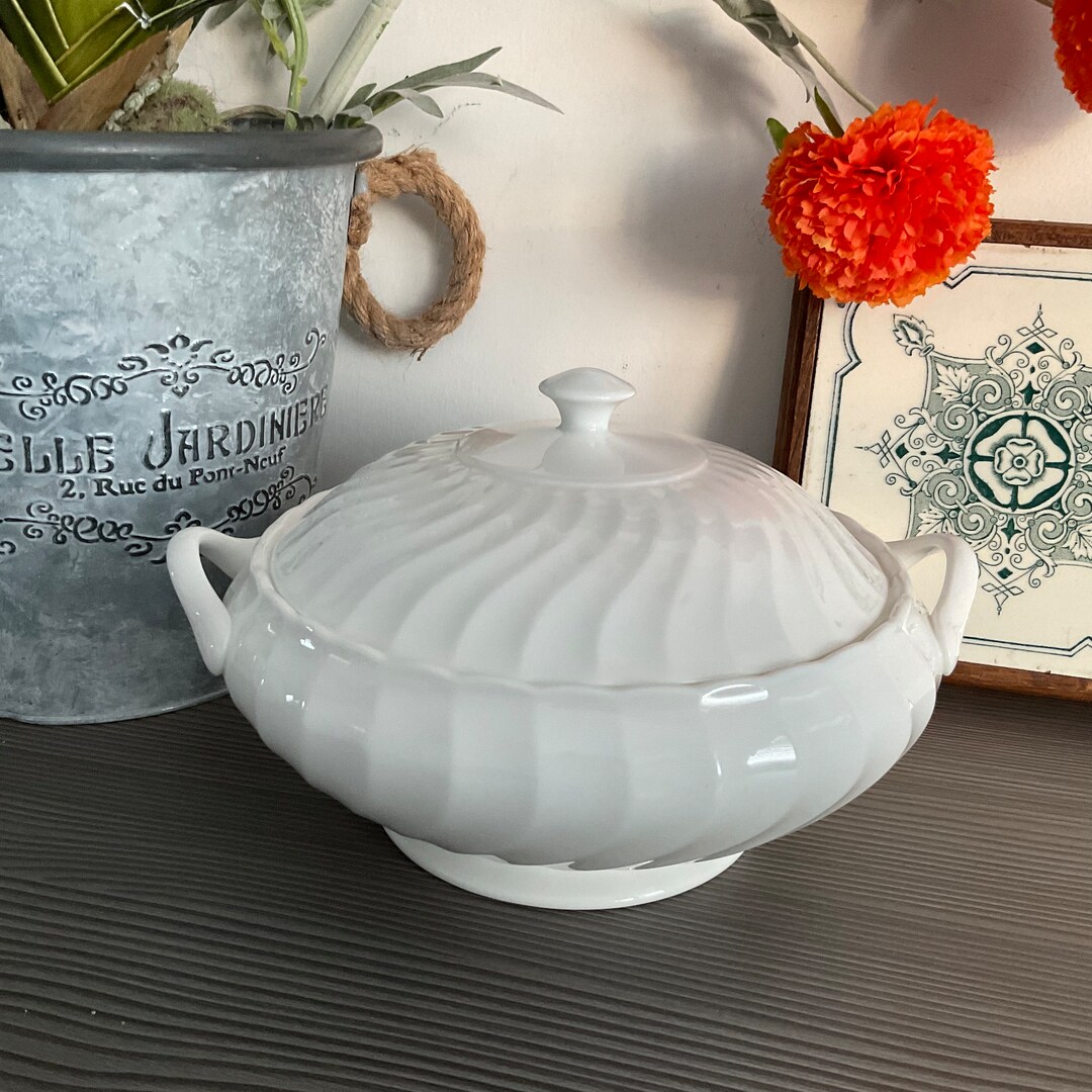 Classic Wedgwood CANDLELIGHT Covered Serving Dish, Elegant White Bone ...