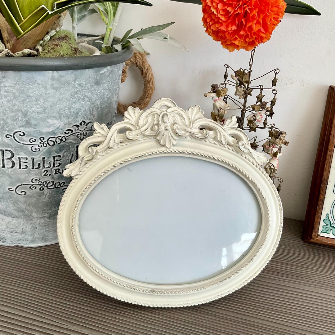 Pretty Shabby Chic Freestanding Photo Frame, Ornate Oval Cream Resin ...