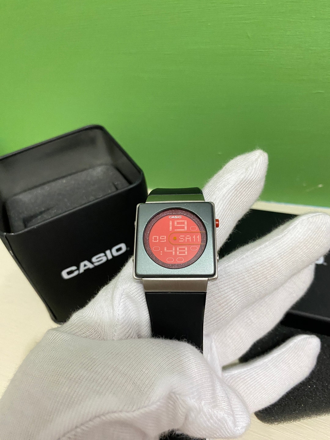 Very Rare Retro CASIO FUTURIST LA-2001 Red Dial Rubber Strap - Etsy