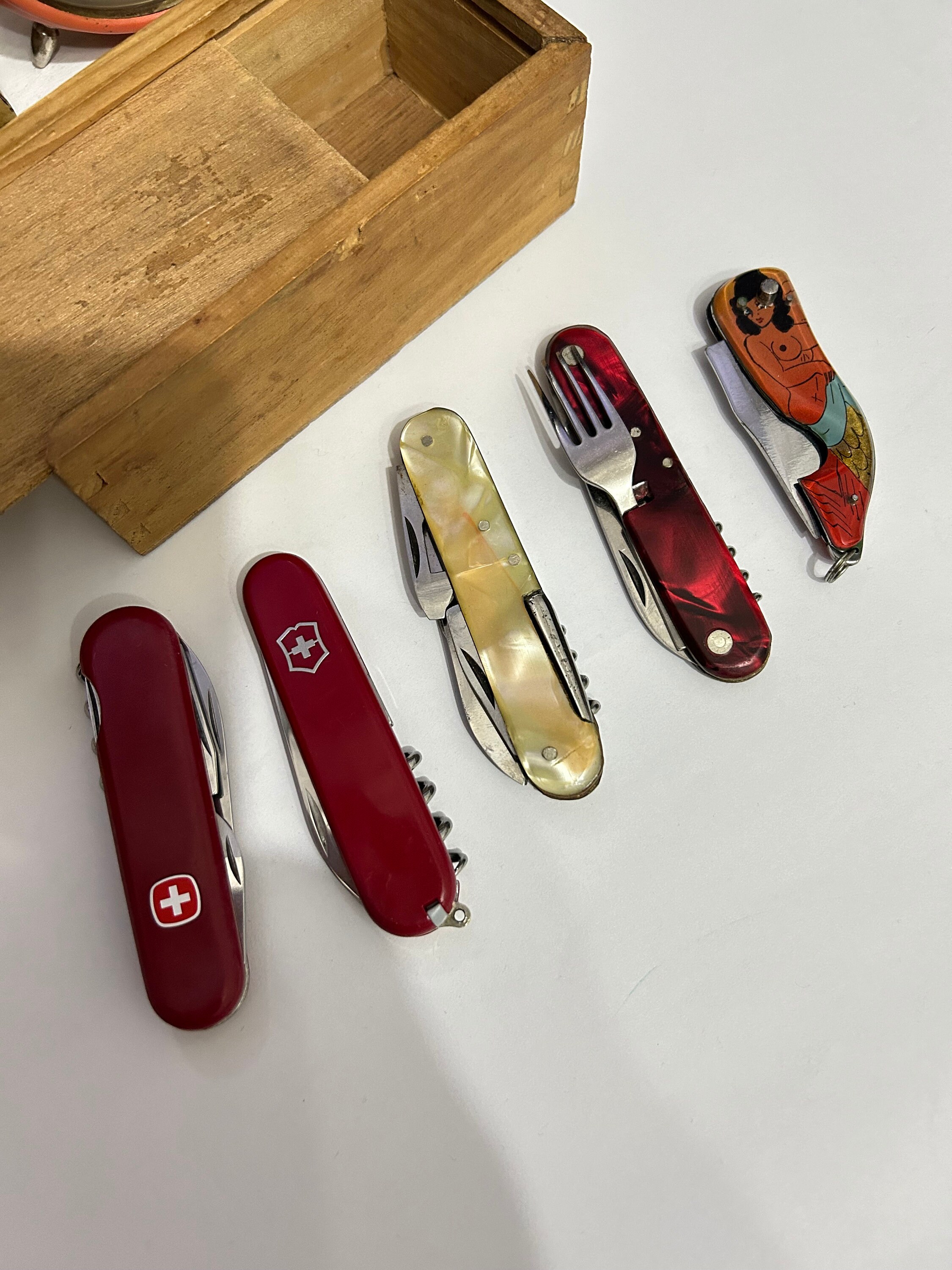 Lot 5 Pc. Vintage Swiss Army Knife ,camping Knife Bone Handles Victorinox Victoria Switzerland ...