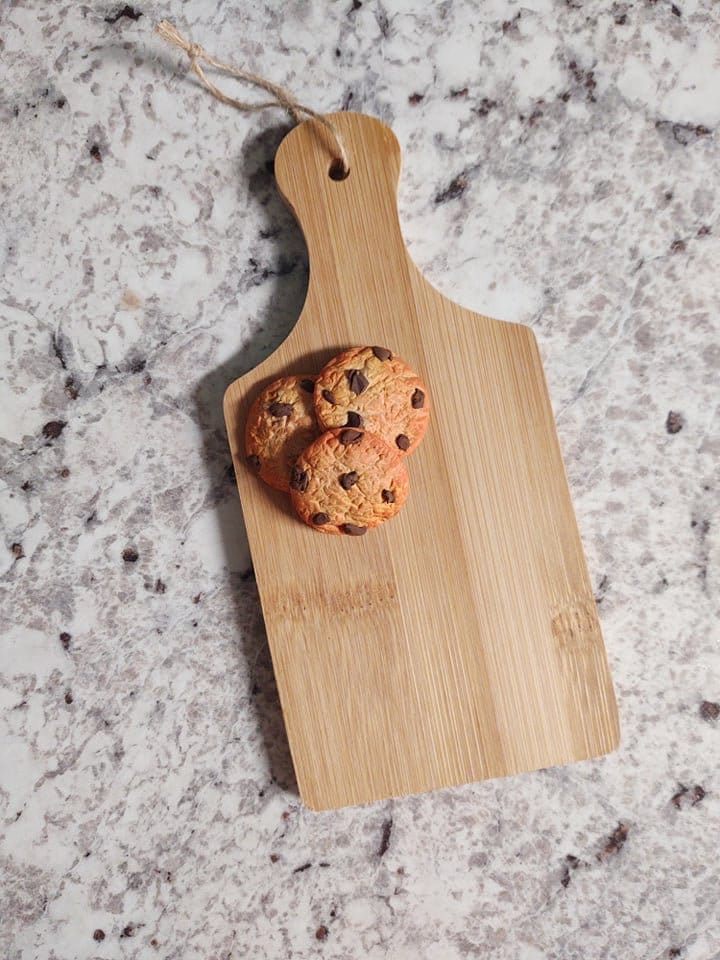 Small Cutting Board With 3 Fake, Faux Chocolate Chip Cookies Attached ...