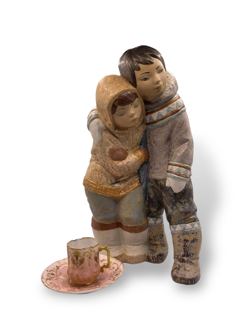 LLADRO Porcelain Eskimo Boy and Girl Cuddling Figurine - Etsy