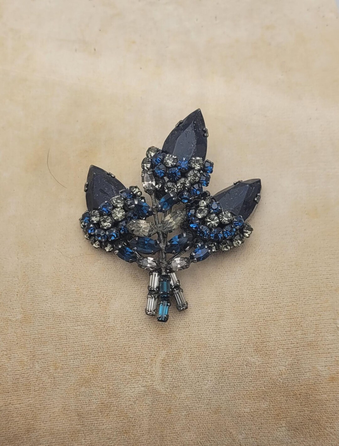 1930s American Costume Jewelry Brooch With Hinged Center and Open ...