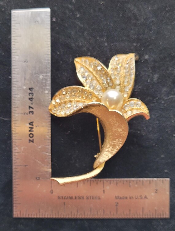 1950s Coro floral brooch with pave set clear rhinesto… - Gem