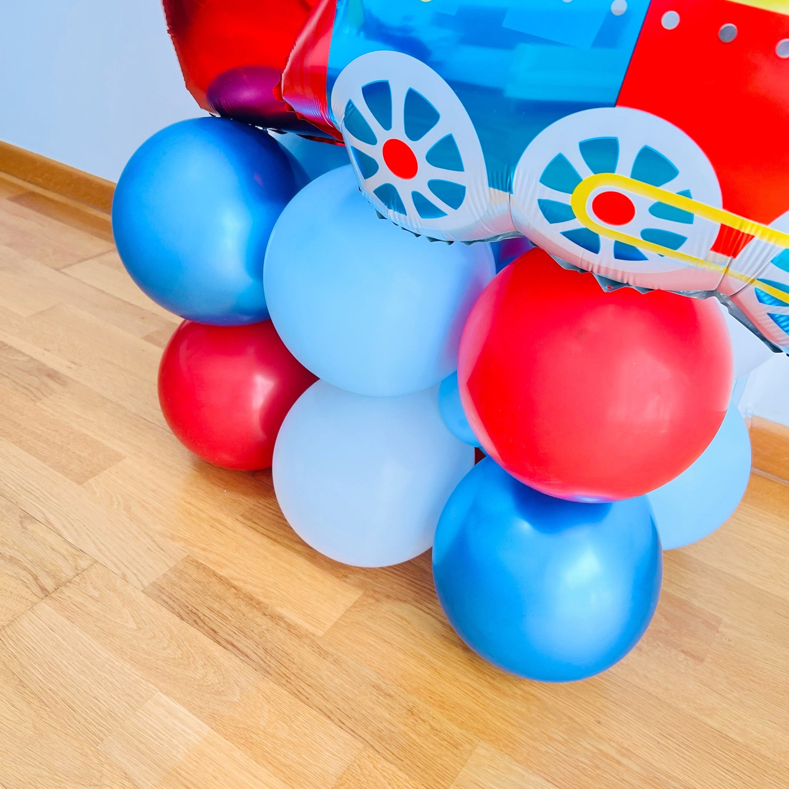 DIY Train Balloon Sculpture, Choo Choo Two Two, Train Birthday Decor ...