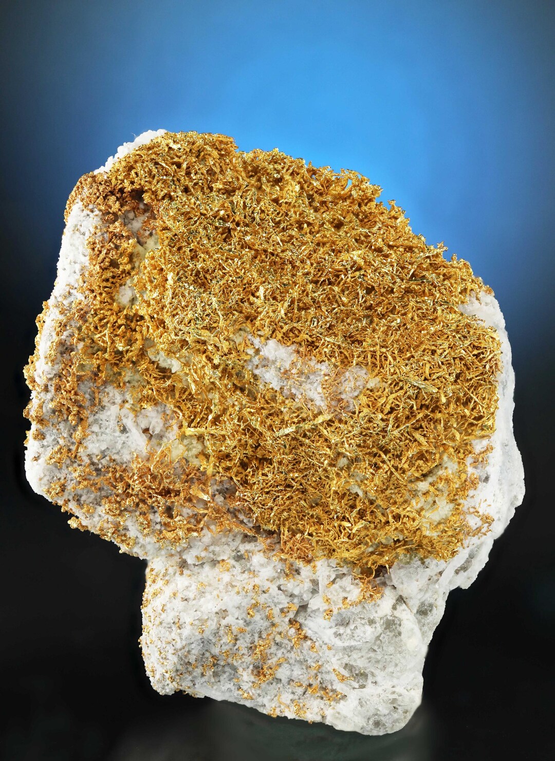 Wire Gold Crystals on Quartz Matrix With Quartz Crystal Points - Nye ...