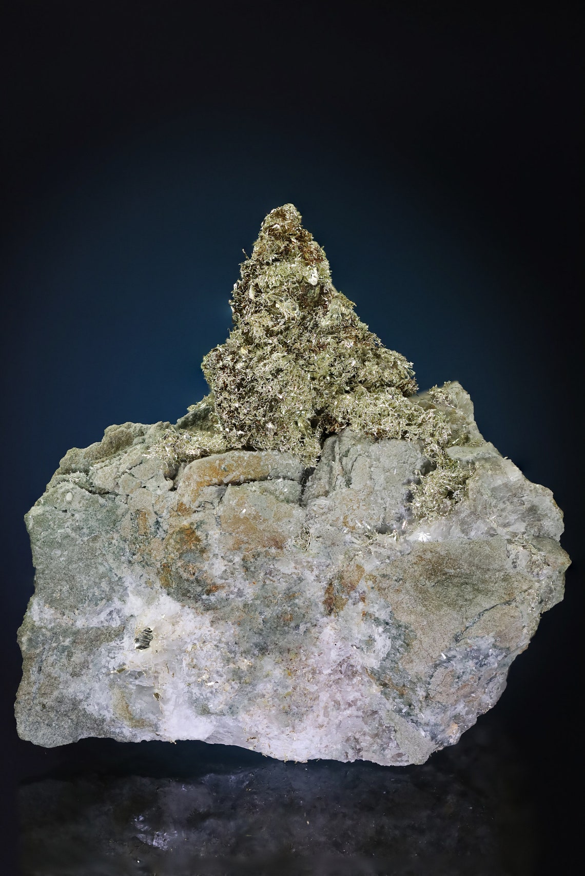 Gold Var. Electrum on Volcanic Host Rock Matrix Olinghouse - Etsy Canada