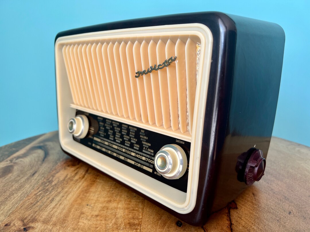 Vintage Invicta Radio - Nostalgic Treasure From 1958 - Bakelite Crafted ...