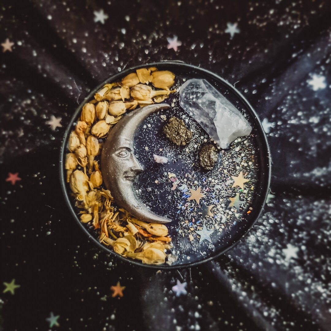 LA LUNE - Crystal & Dried Flower Spell Candle | Clear Quartz, Pyrite ...