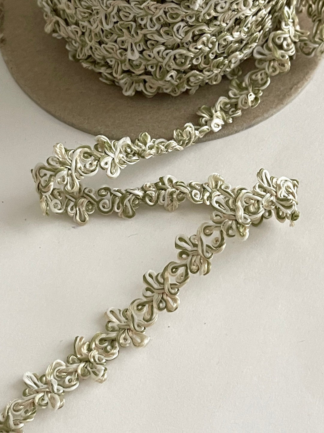 2 Yards Vintage Antique White / Celery Gimp Scroll Looped Passementrie ...