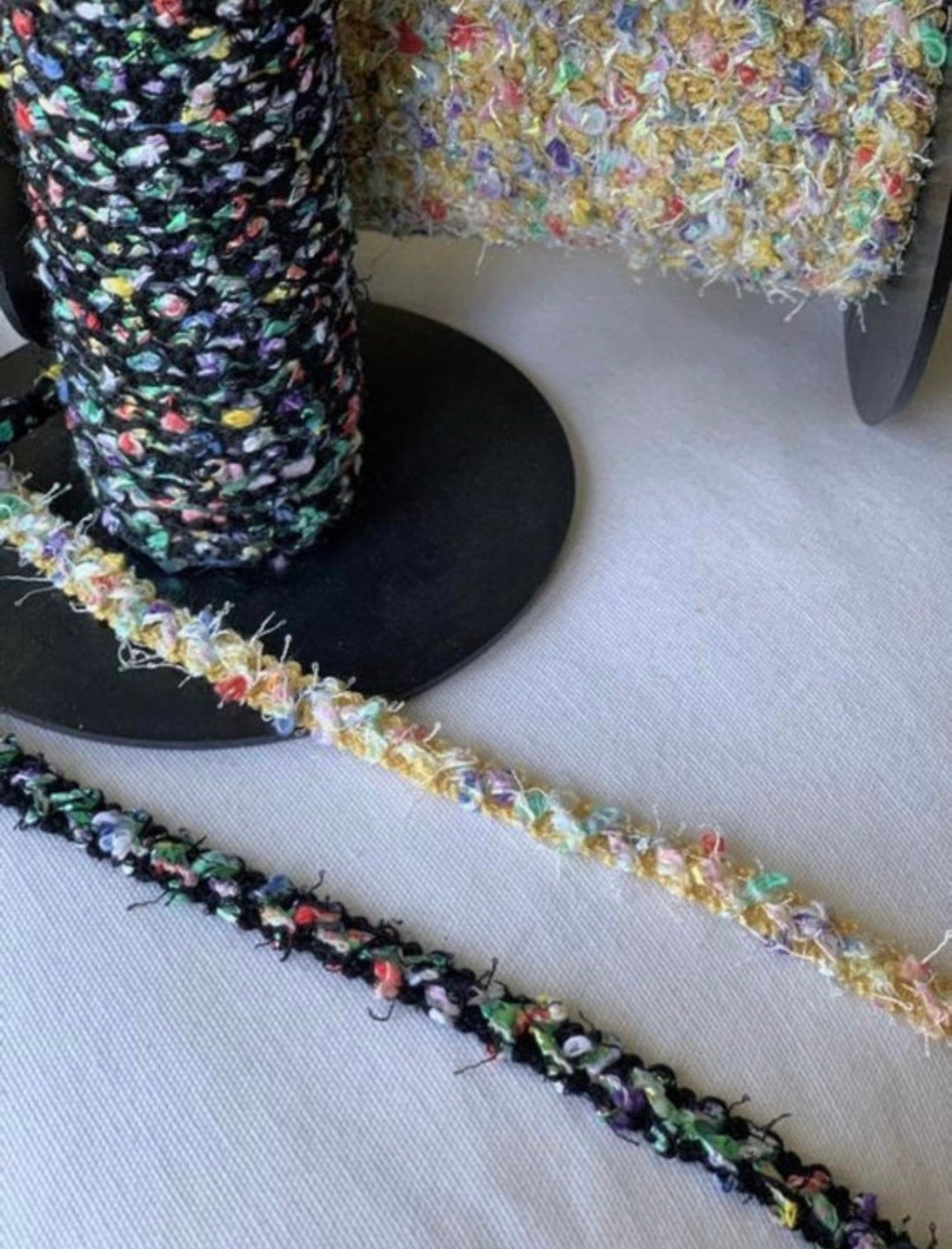 1/2" Vintage Metallic Funfetti Iridescent Feather Edge Knit Novelty ...