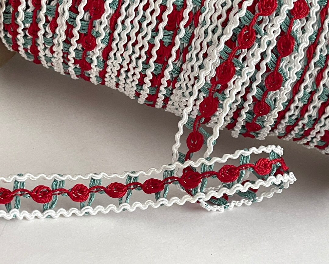 Victorian Vintage Filigree Antique Lattice Red Rosebud Roses Chain ...