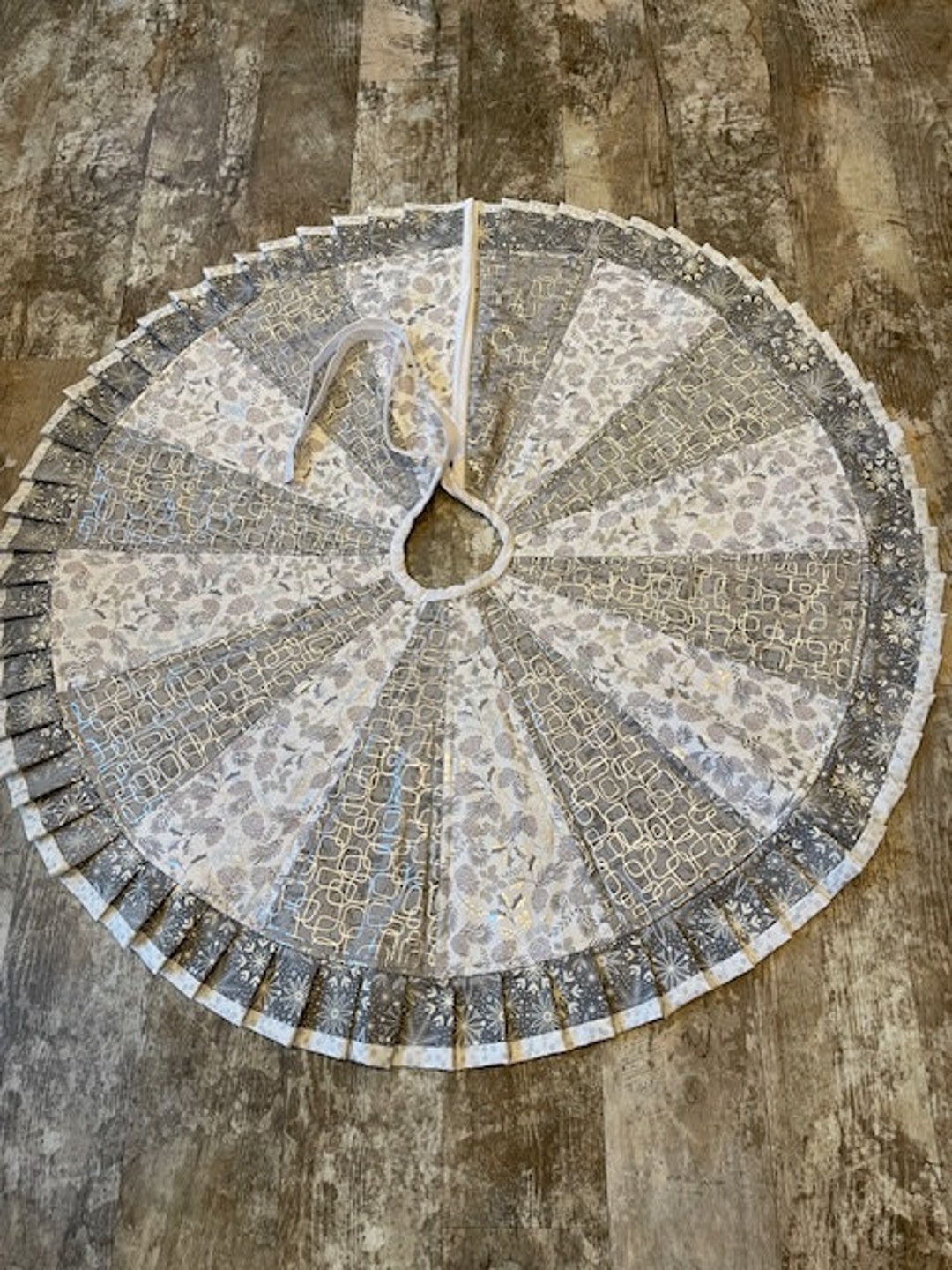 Christmas Tree Skirt, Tree Skirt, Christmas Tree, White and Silver Tree ...