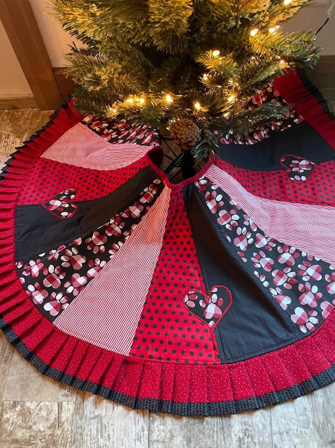 Dog Christmas Tree Skirt, Dog Paw Tree Skirt, Dog, Christmas Tree Skirt ...