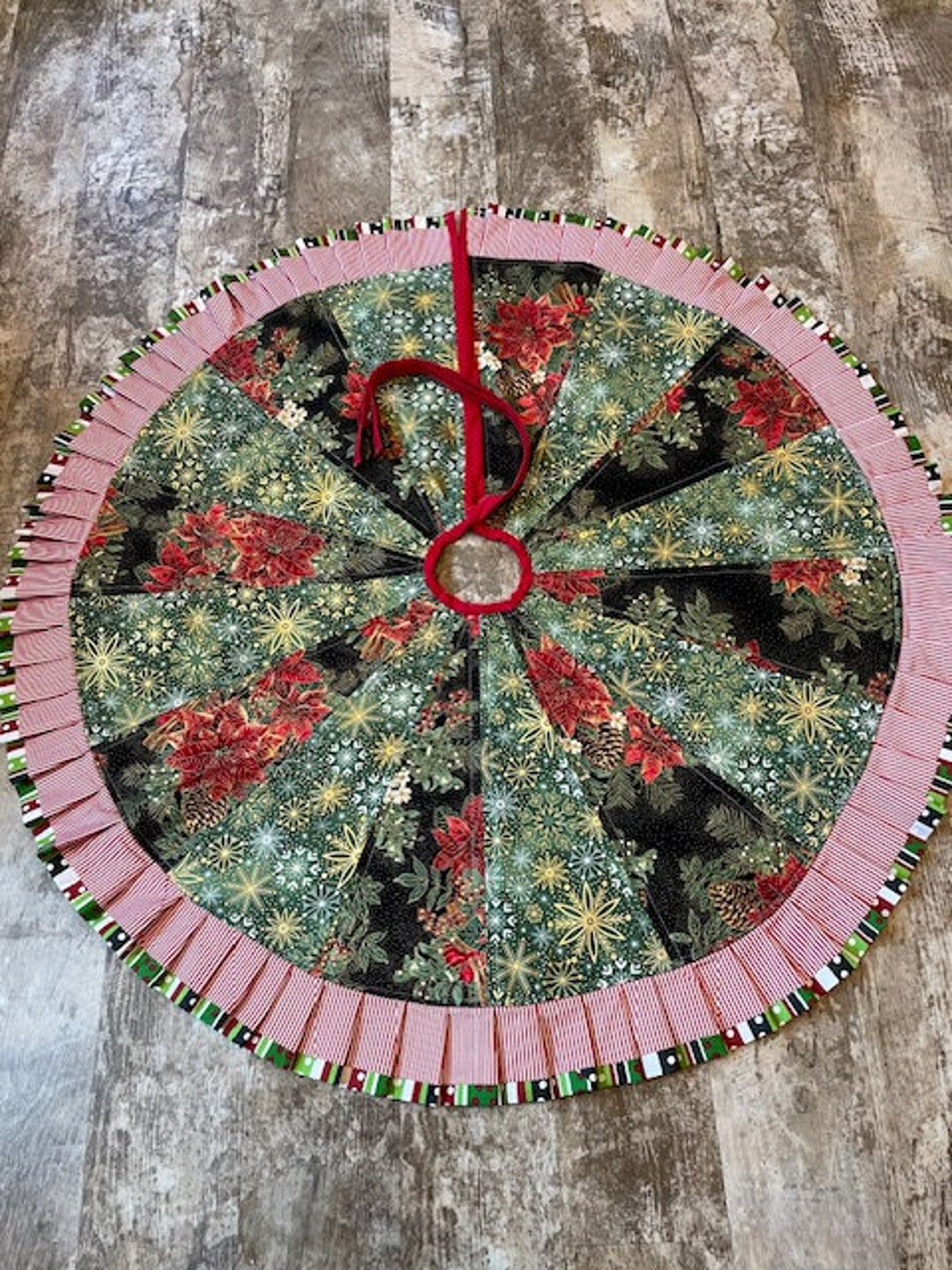 Christmas Tree Skirt, Tree Skirt, Traditional Christmas Tree Skirt ...