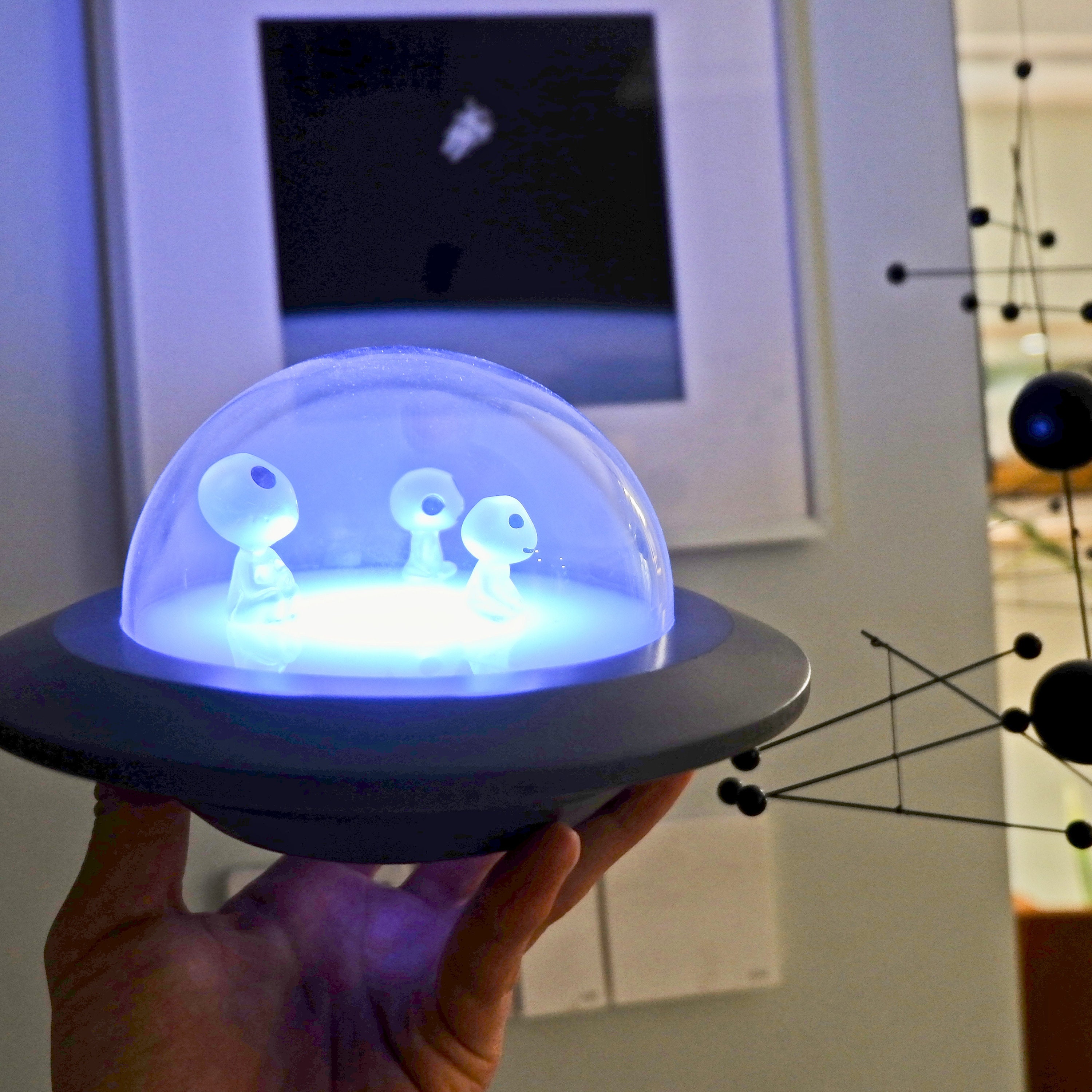 UFO Alien Abduction Beam ,unique Bedside Desk Lamps Wood LED, Alien ...