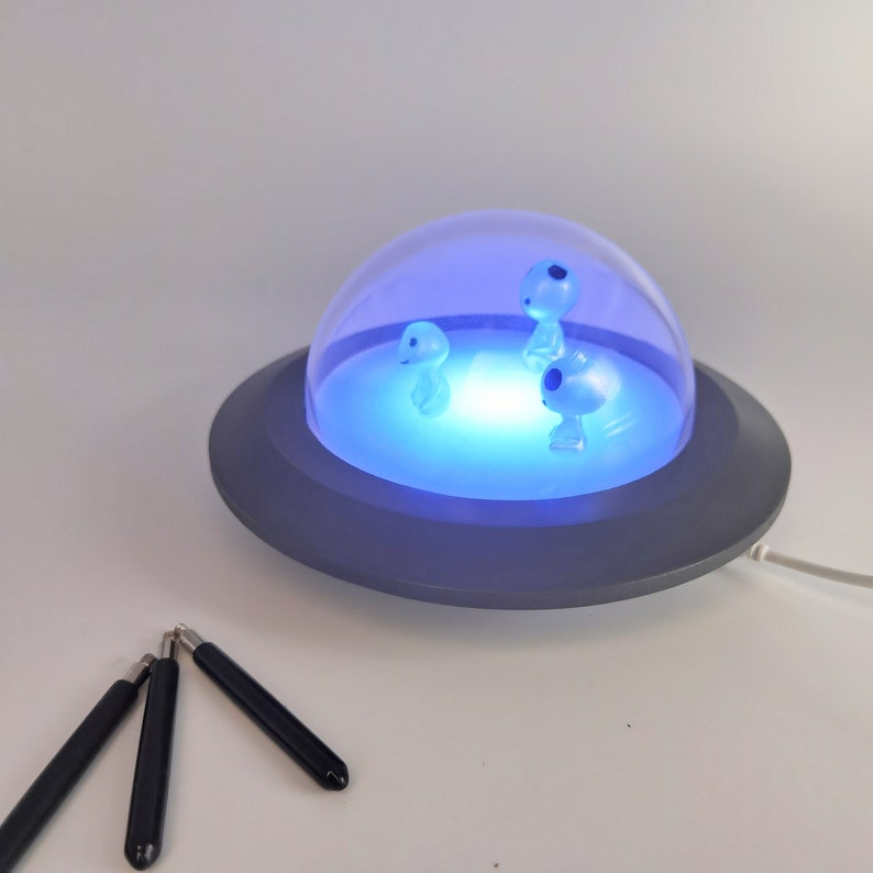 UFO Alien Abduction Beam ,unique Bedside Desk Lamps Wood LED, Alien ...