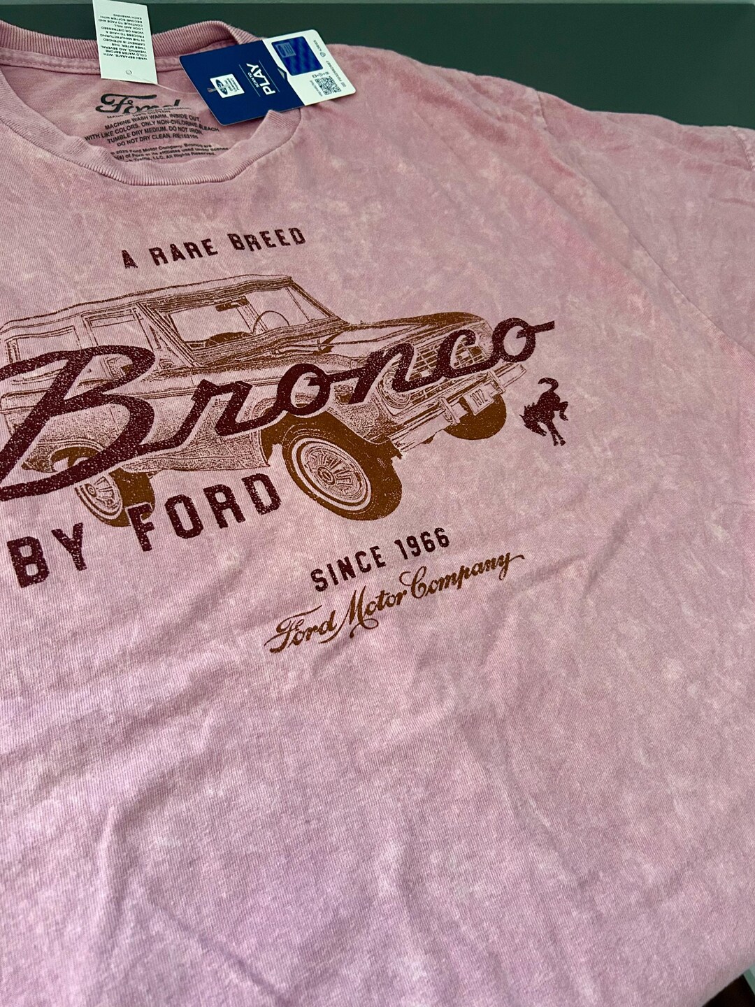 T-shirt " FORD Bronco". A Rare Breed. Color Pink and Rainbow Picture ...
