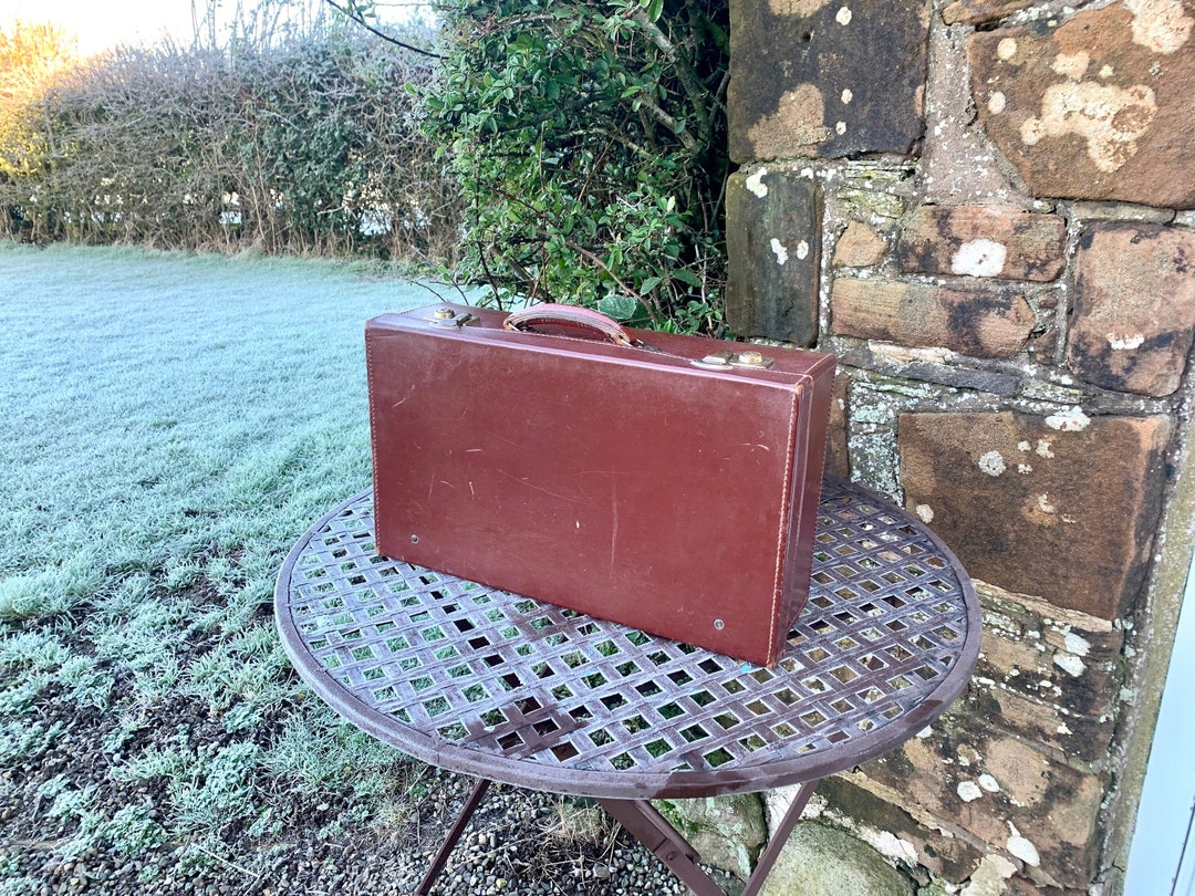 VINTAGE SUITCASE Pre 1950s Quintessentially British Suitcase by PAKAWAY ...
