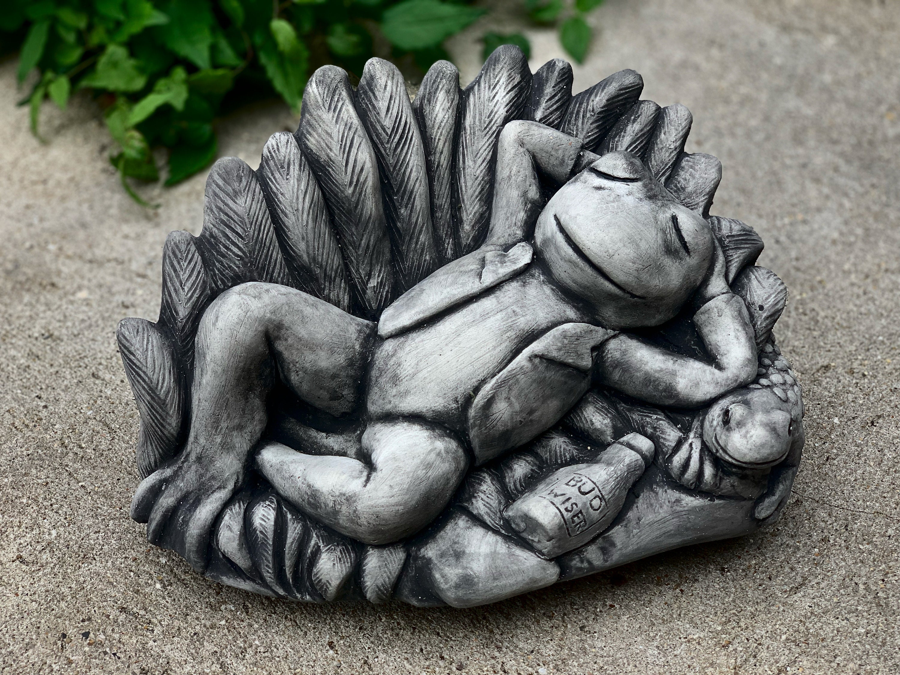 Smiling Fairy Garden Frog Statue, Stone Frog Figurine Garden Sculpture ...