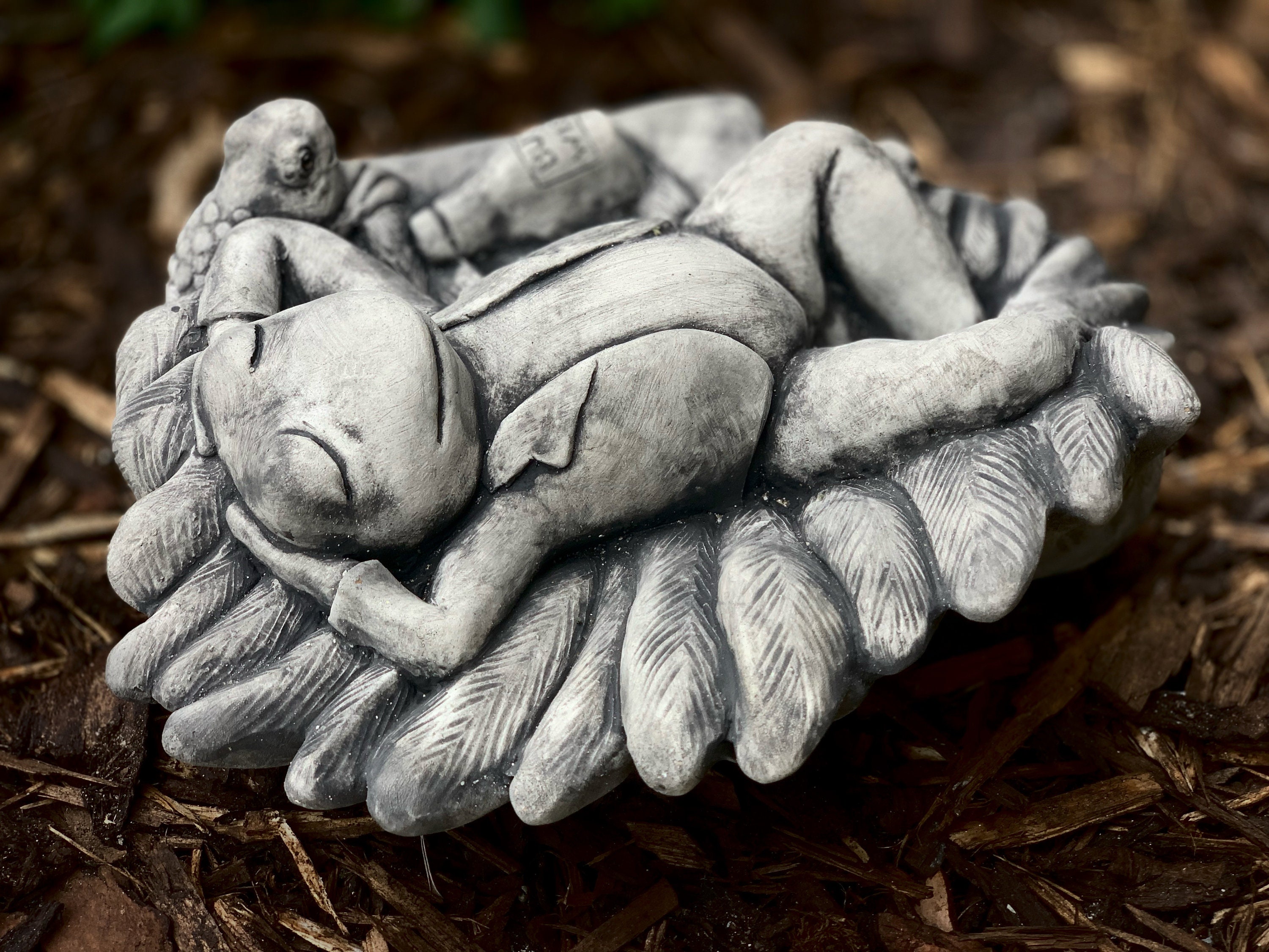 Smiling Fairy Garden Frog Statue, Stone Frog Figurine Garden Sculpture ...