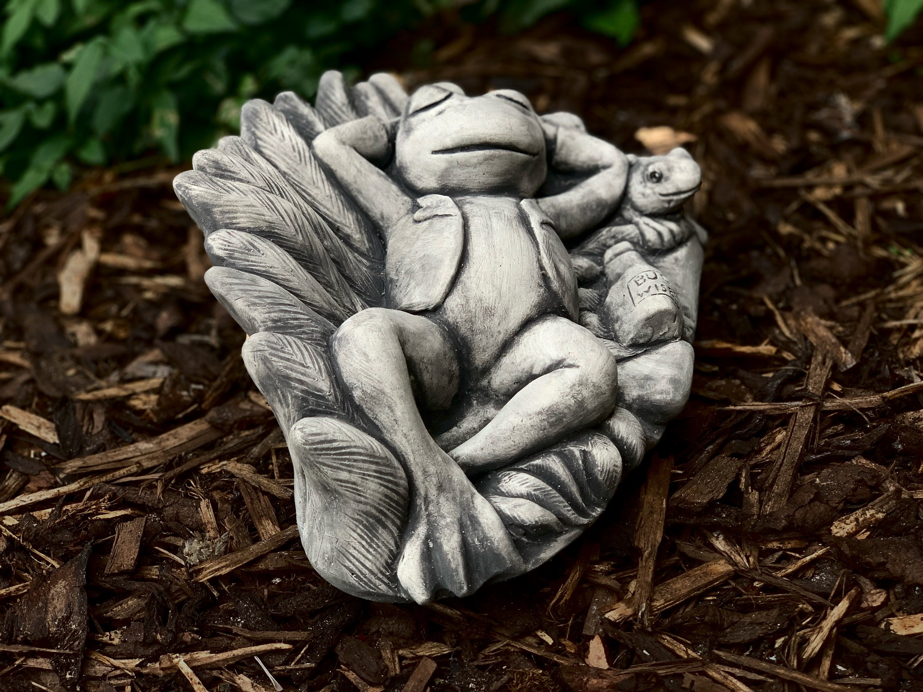 Smiling Fairy Garden Frog Statue, Stone Frog Figurine Garden Sculpture ...