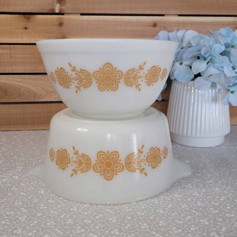 Vintage Pyrex Bowls - Etsy