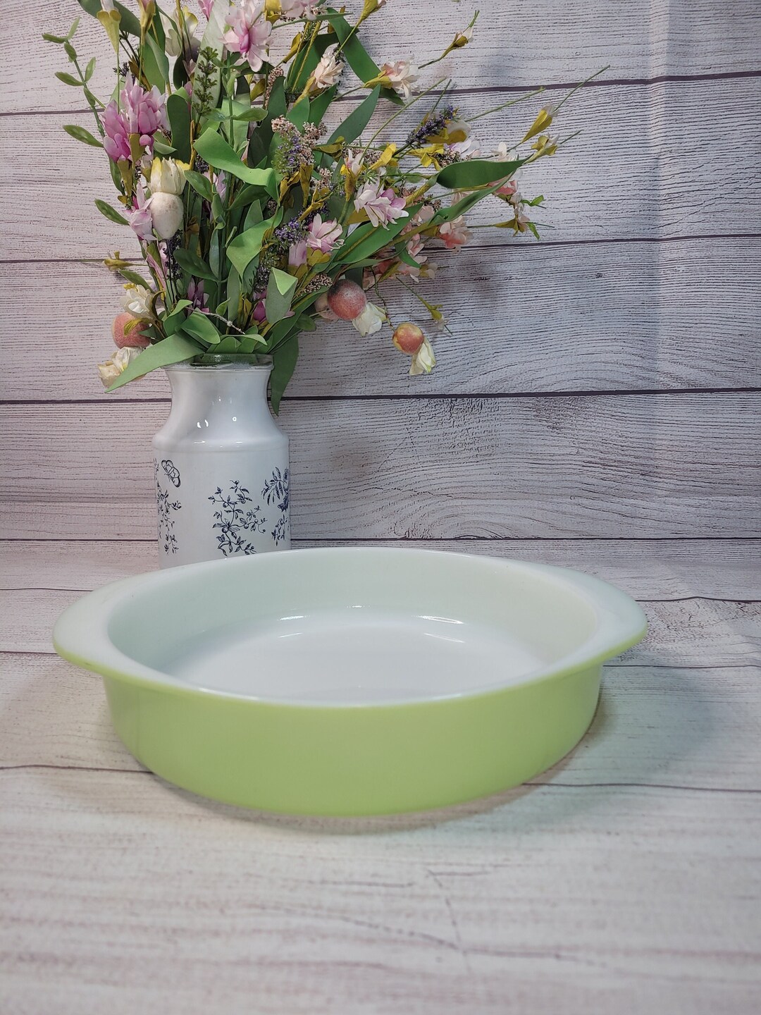 Vintage Pyrex Lime Green Cake Pan Pyrex 221 Round 8 Pie Casserole Pan ...
