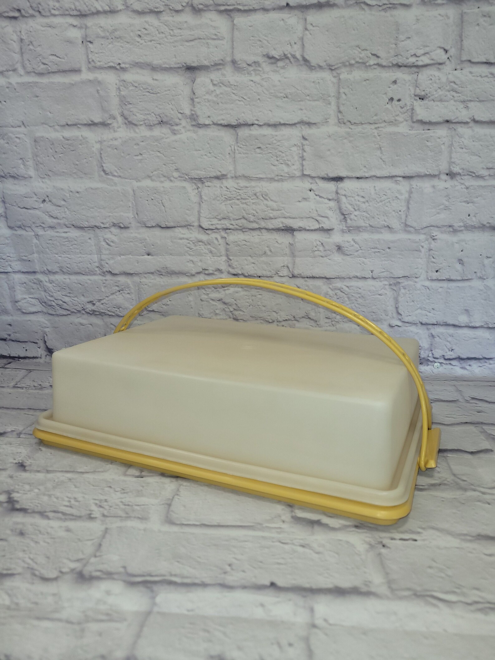 Tupperware Fresh-n-fancy Rectangle Sheet Cake Carrier W/handle Cupcakes ...