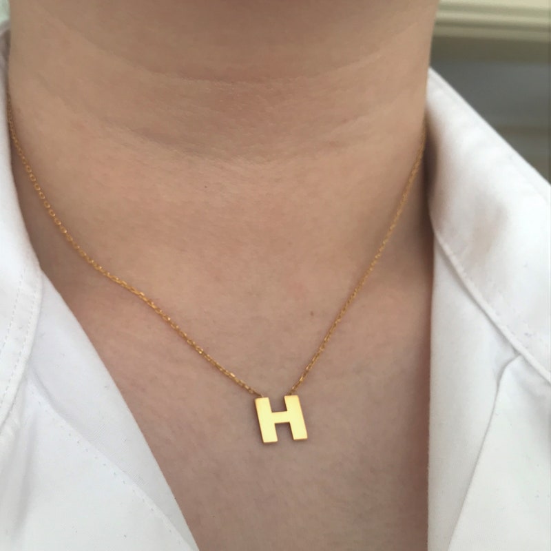 Letter R Necklace - Etsy