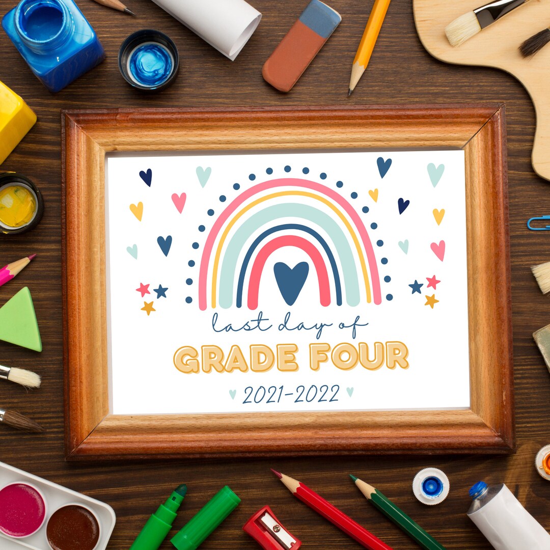 LAST DAY of School Sign - Last Day of Grade 4 Sign - Printable Grade ...