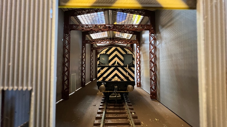 Model Railway Engine Shed OO HO Scale Locomotive TMD 250MM Deluxe ...