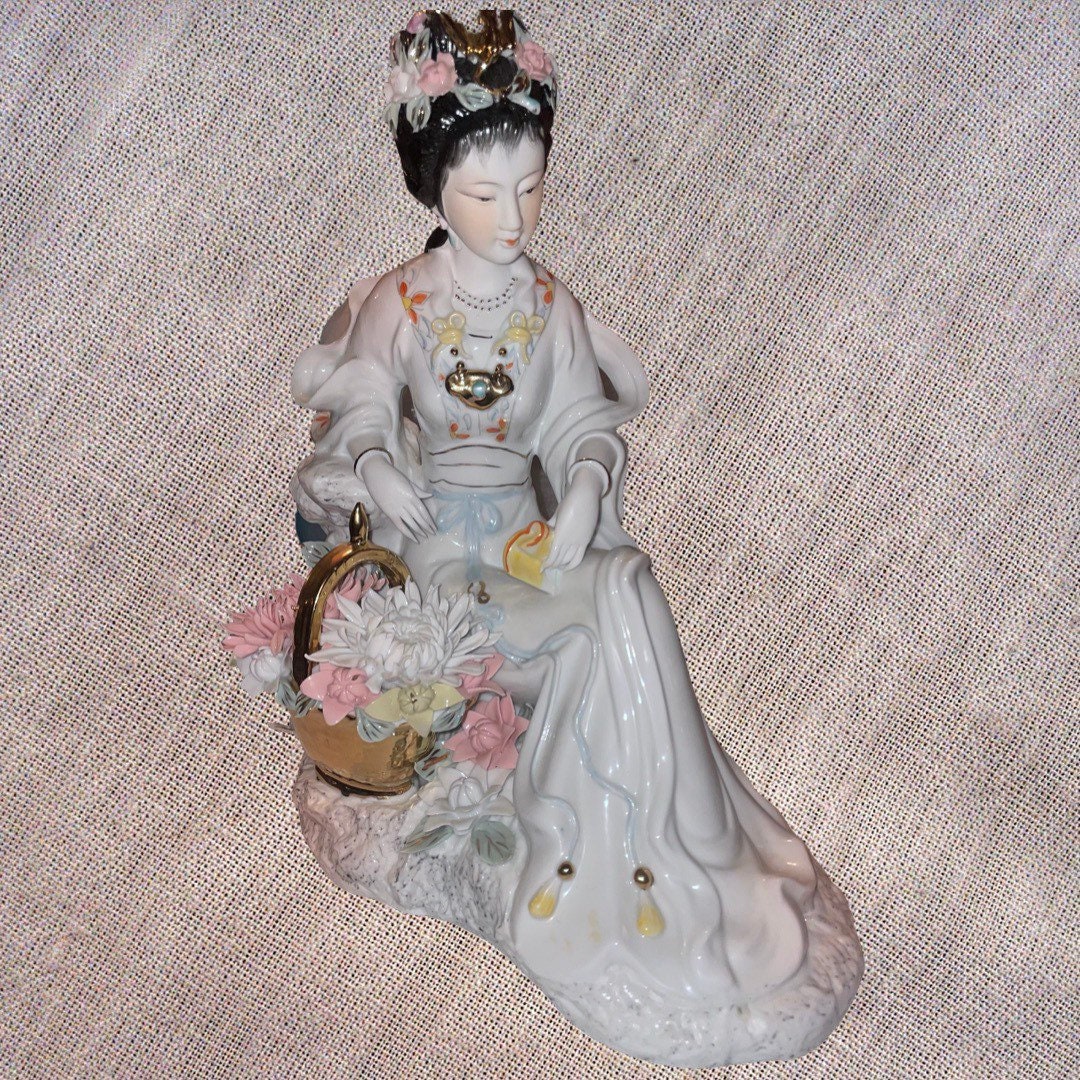 Geisha Statue Porcelain - Etsy