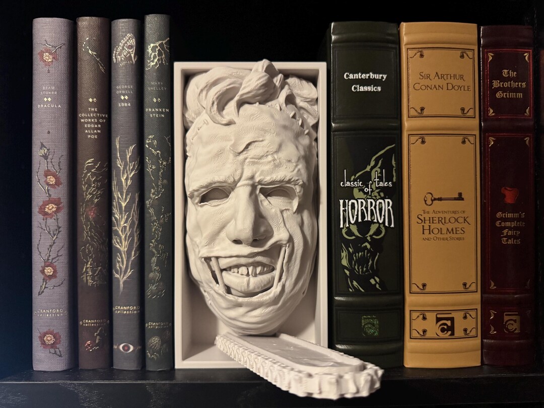 3D Printed Leatherface Texas Chainsaw Massacre Ed Gein Book Nook - Etsy