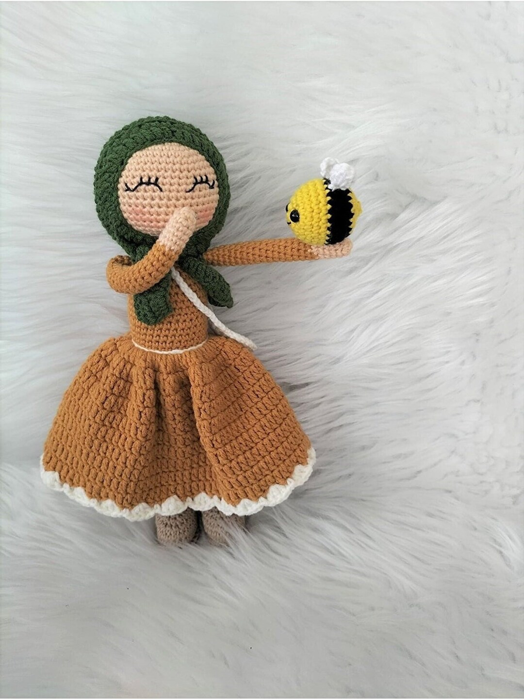 Hijab Doll With Bee, Crochet Hijab Doll, Amigurumi Muslim Doll, Muslim ...