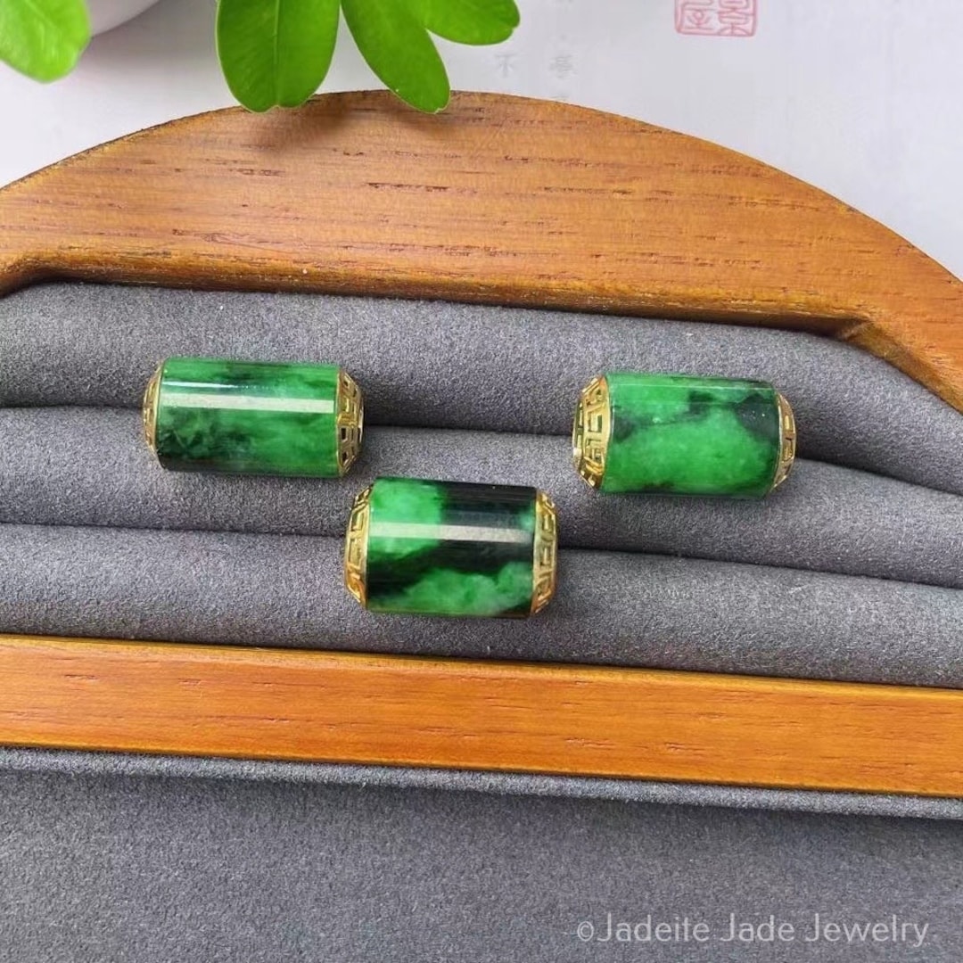 Vivid Green Jade Barrel Pendant 18k Solid Gold Lu Lu Tong Classic Jade ...