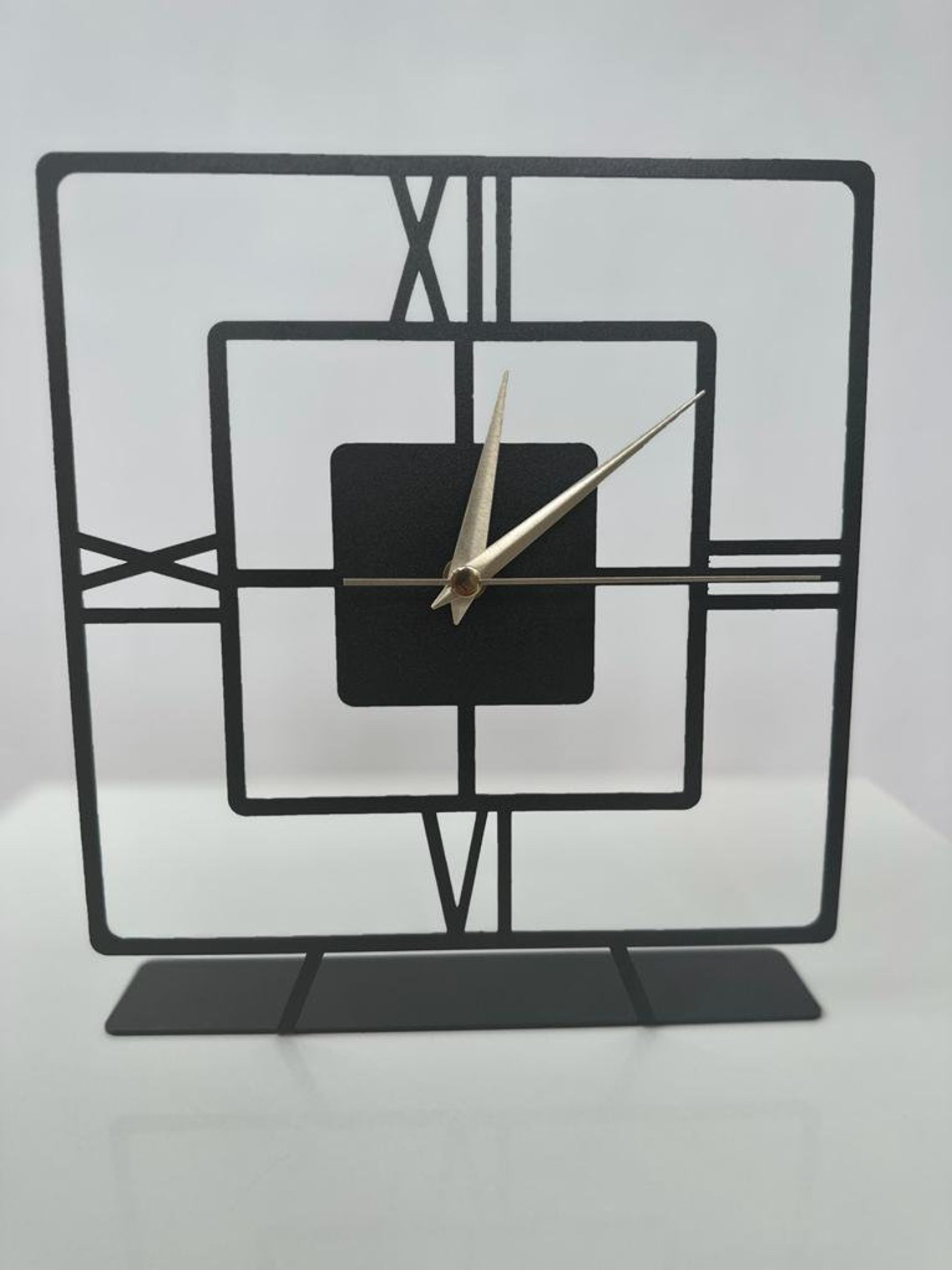 Desk Clock , Modern Square Roman Numbers Metal Black Desk Shelf O'clock ...