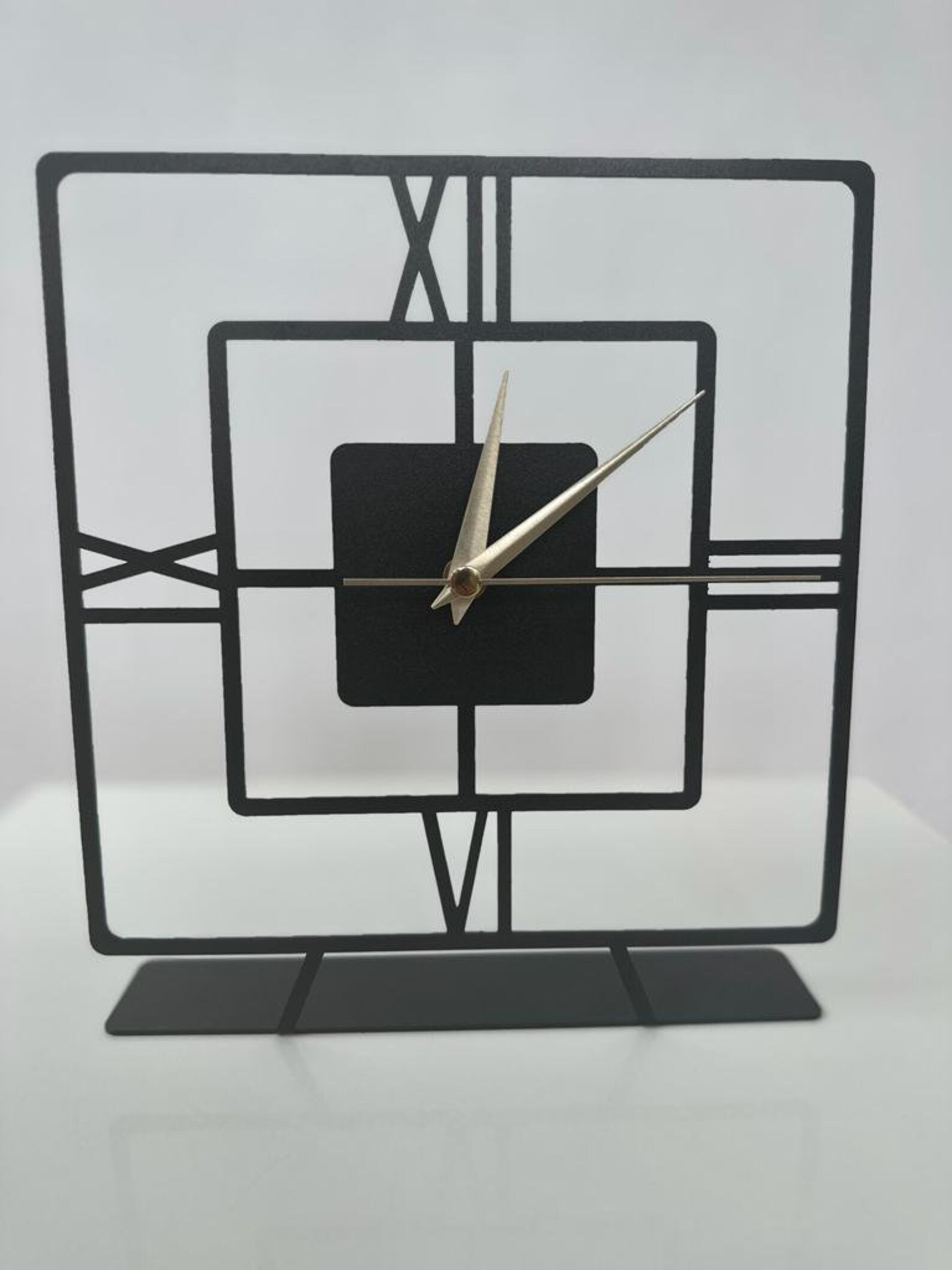 Desk Clock , Modern Square Roman Numbers Metal Black Desk Shelf O'clock ...