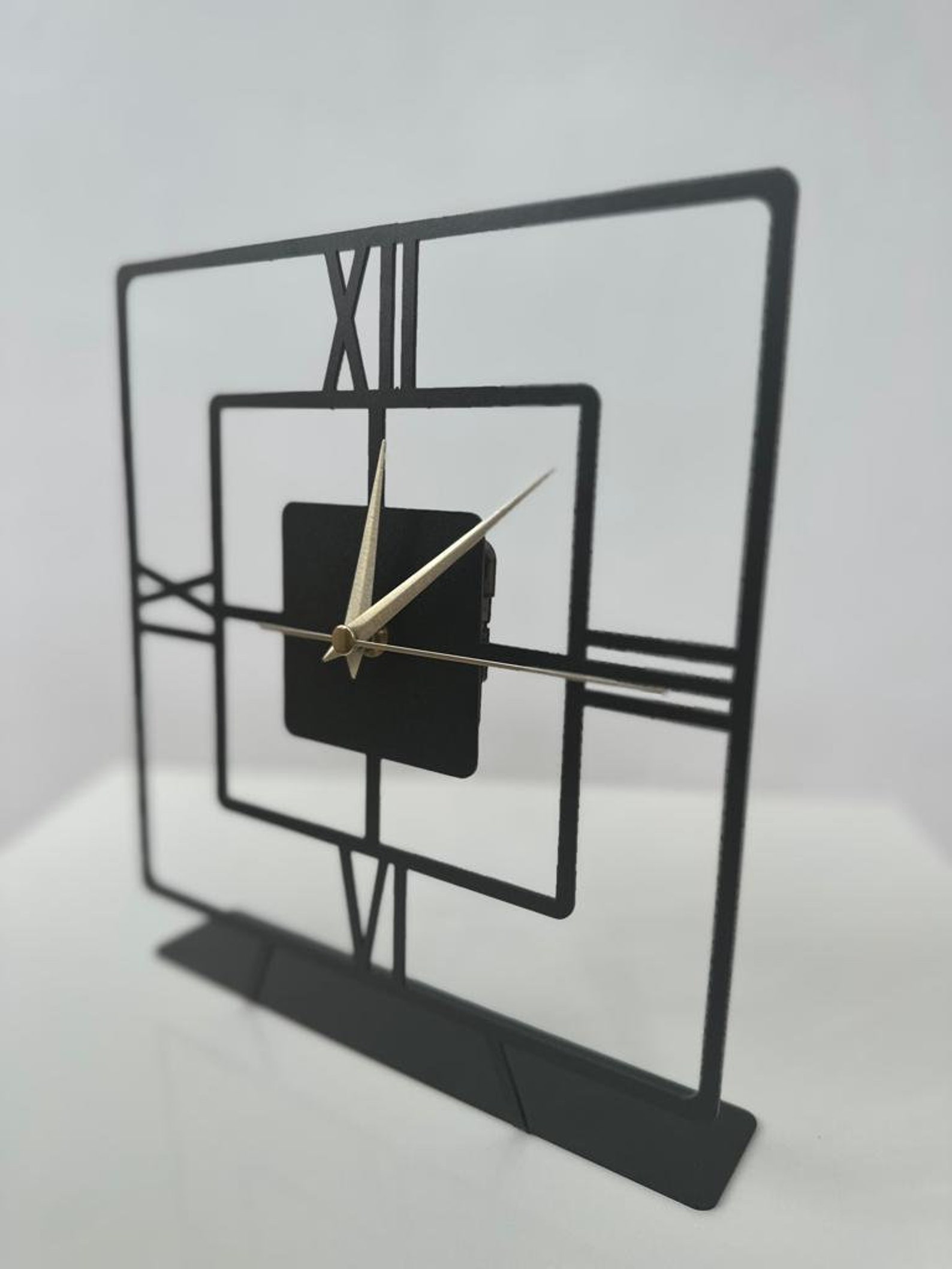 Desk Clock , Modern Square Roman Numbers Metal Black Desk Shelf O'clock ...