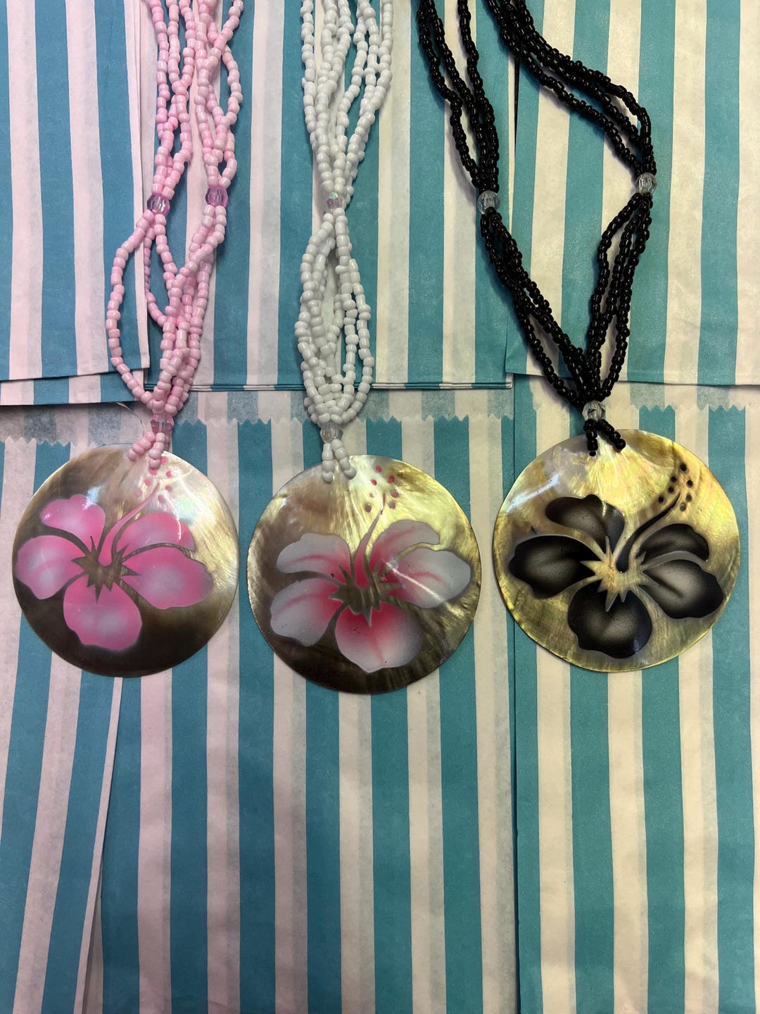 Shell Necklace Black Lip Painted Hibiscus Flower Polished Shell Bead ...