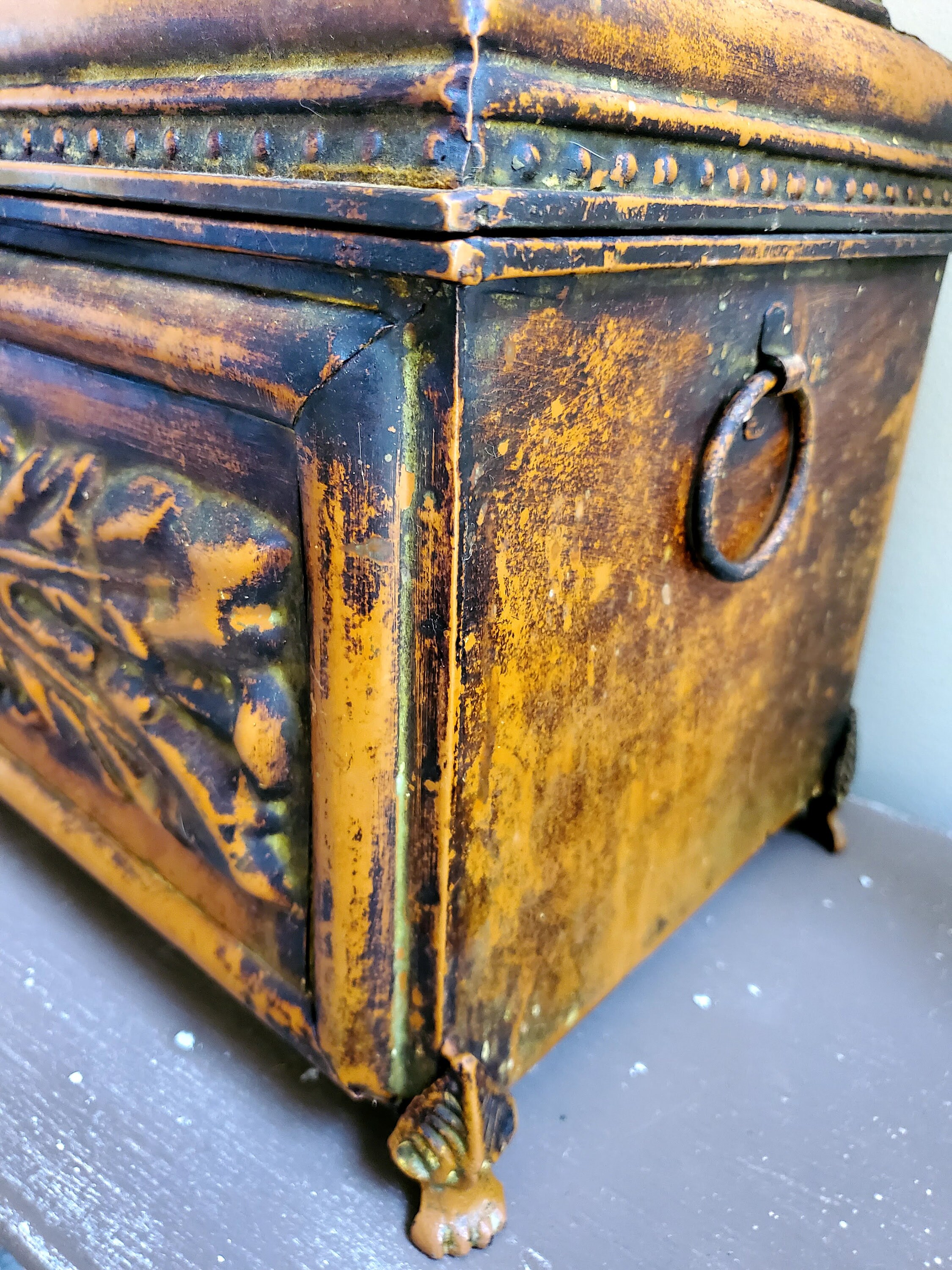 Decorative Rustic Metal Box With Lid Keepsake Tin Collectible With ...