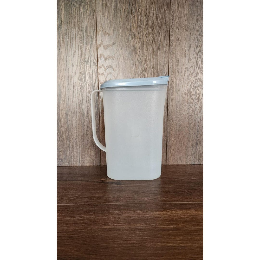 Vintage Tupperware Sheer Slimline Juice Milk Pitcher W/blue Lid kitchen ...