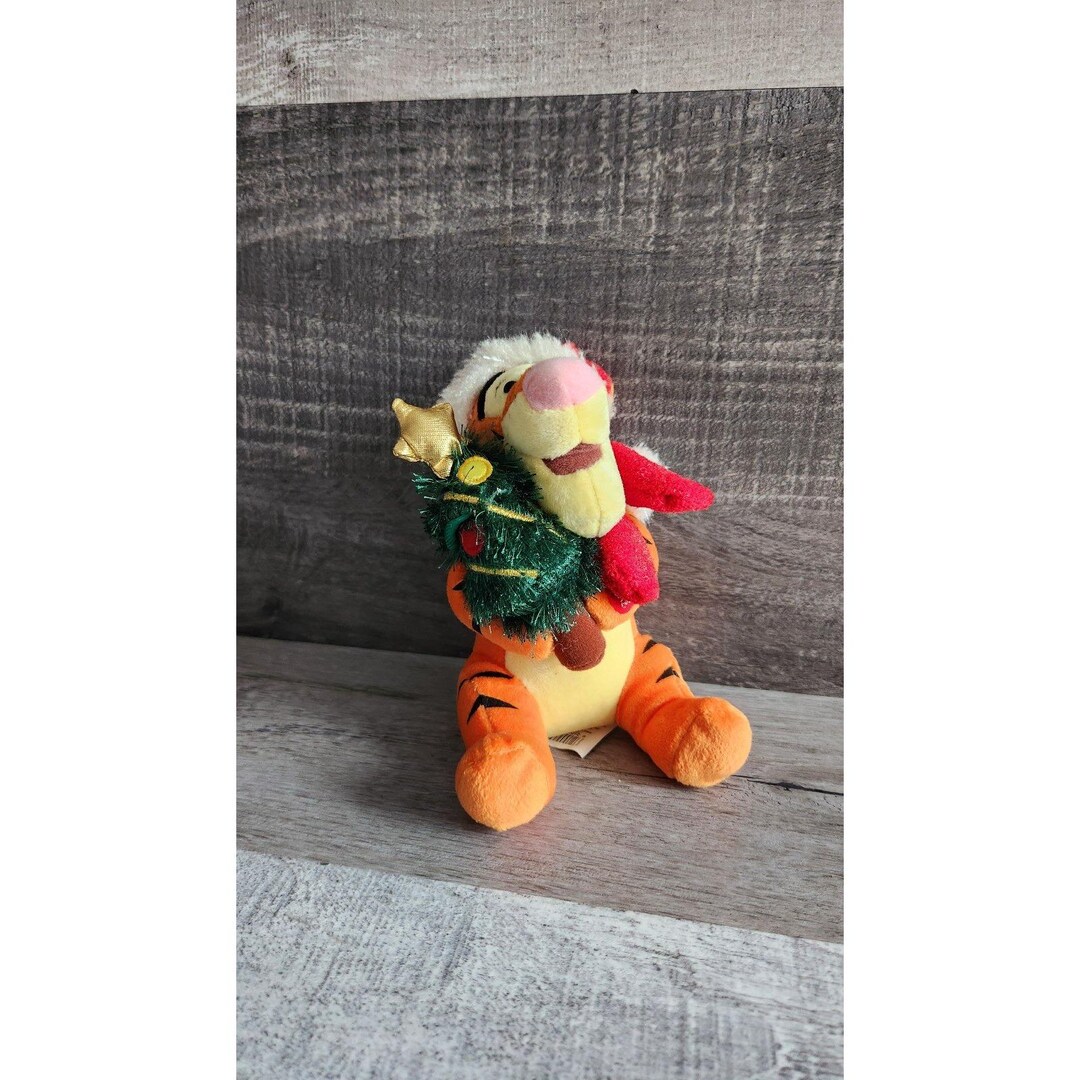 Vintage Disney Store Winnie the Pooh Tigger Christmas Tree Santa ...