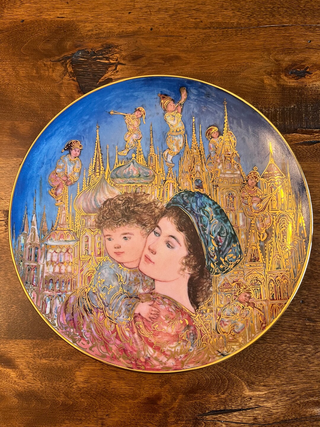Edna Hibel - Holiday Joy - Edna Hibel Holiday Collector Plate Series ...