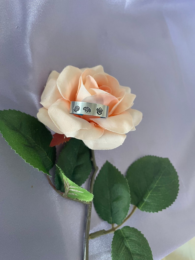 Customized Birth Flower Ring - Etsy