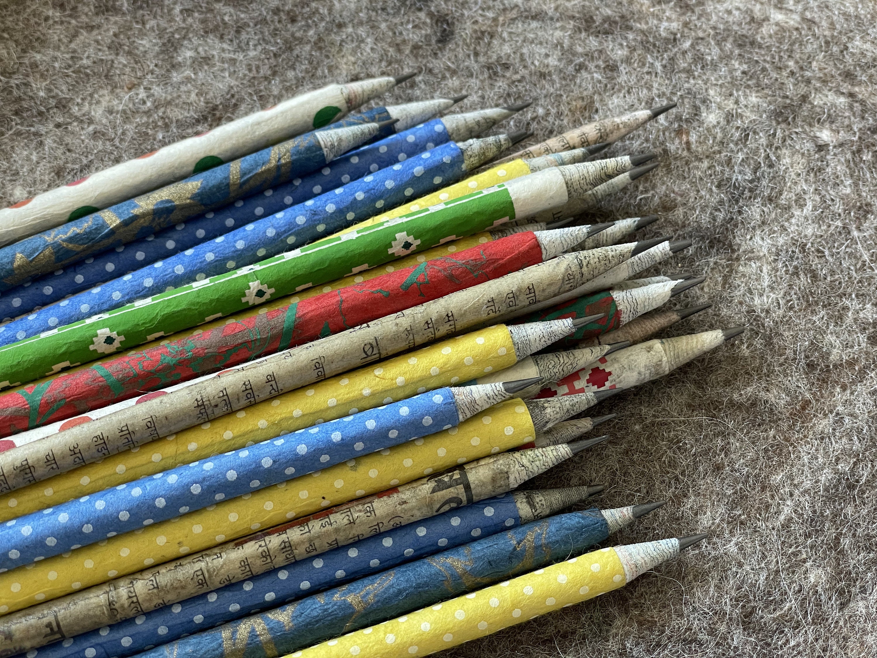 Upcycled Newspaper Pencil Set: HB2 Graphite Pencils - Set of 5 - Etsy