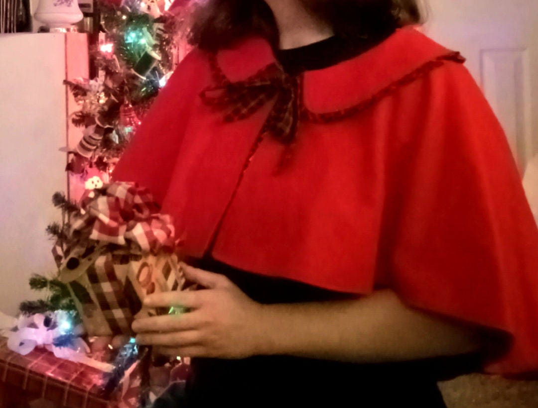 Cute Holiday Capelet - Etsy
