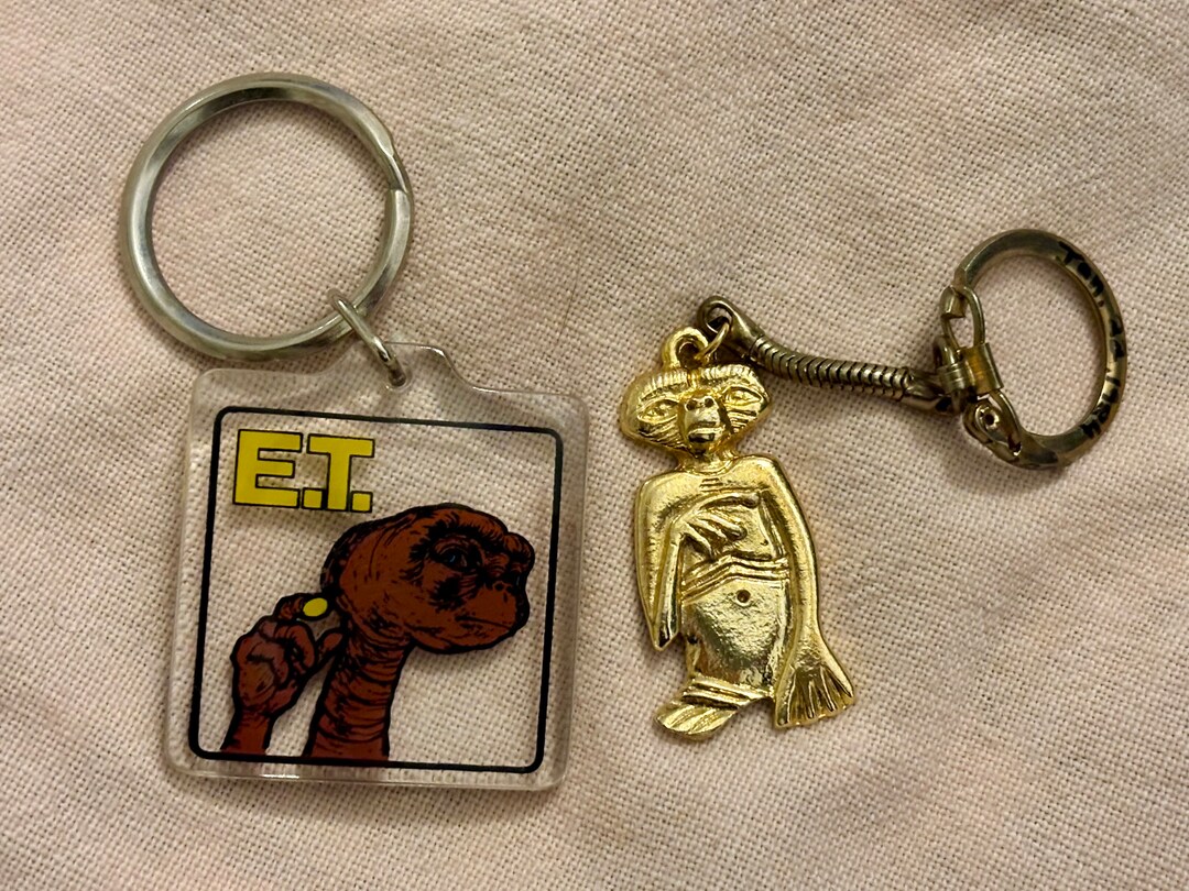 ET Faux Gold Keychain and Plastic E.T. Keychain Lot of 2 Retro E.T. - Etsy